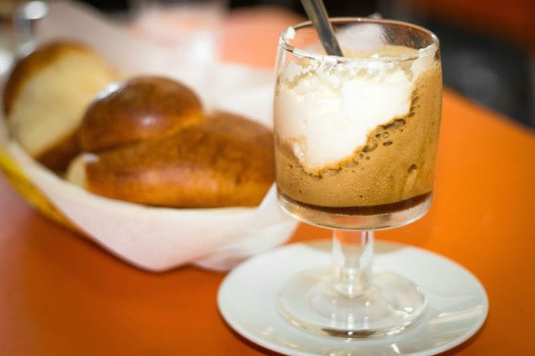 Granita al caffè con panna fatta in casa senza gelatiera: la ricetta ...