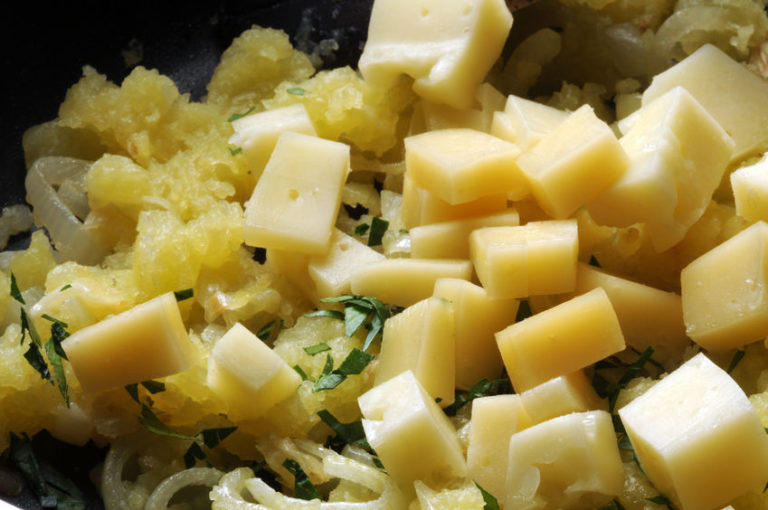 Frico: ricetta originale del piatto tipico friulano con patate e formaggio