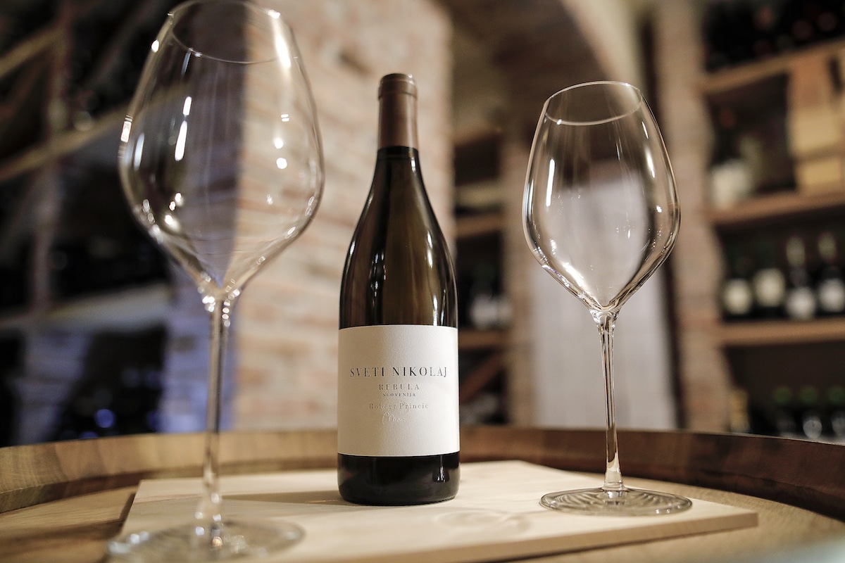 Sveti Nikolaj, il vino che abolisce i confini - InformaCibo