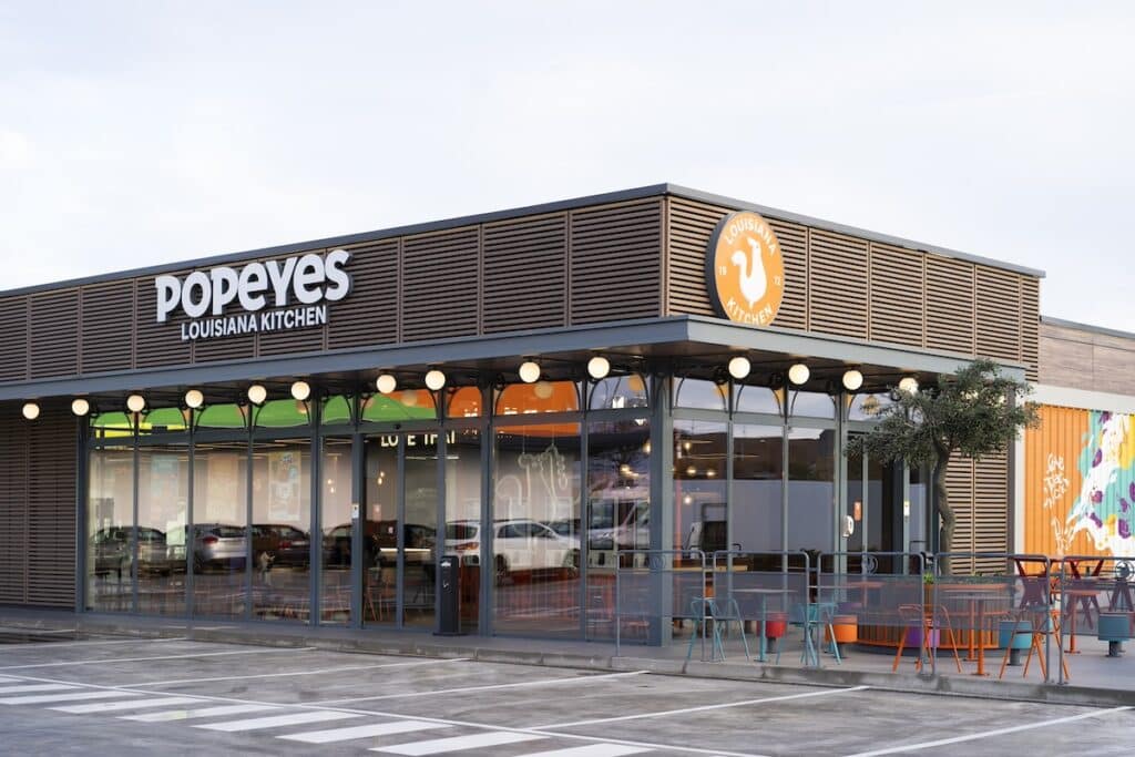 Apre in Italia il primo ristorante Popeyes, pollo fritto dalla Louisiana